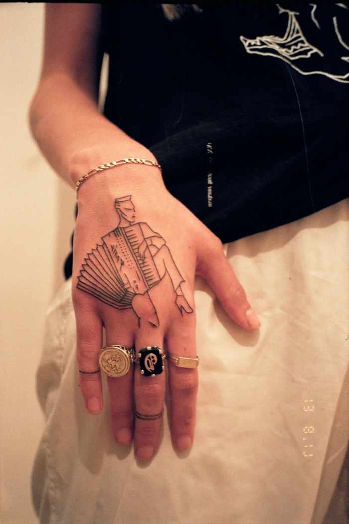 1001 + ideas de tatuajes en la mano y sus significados